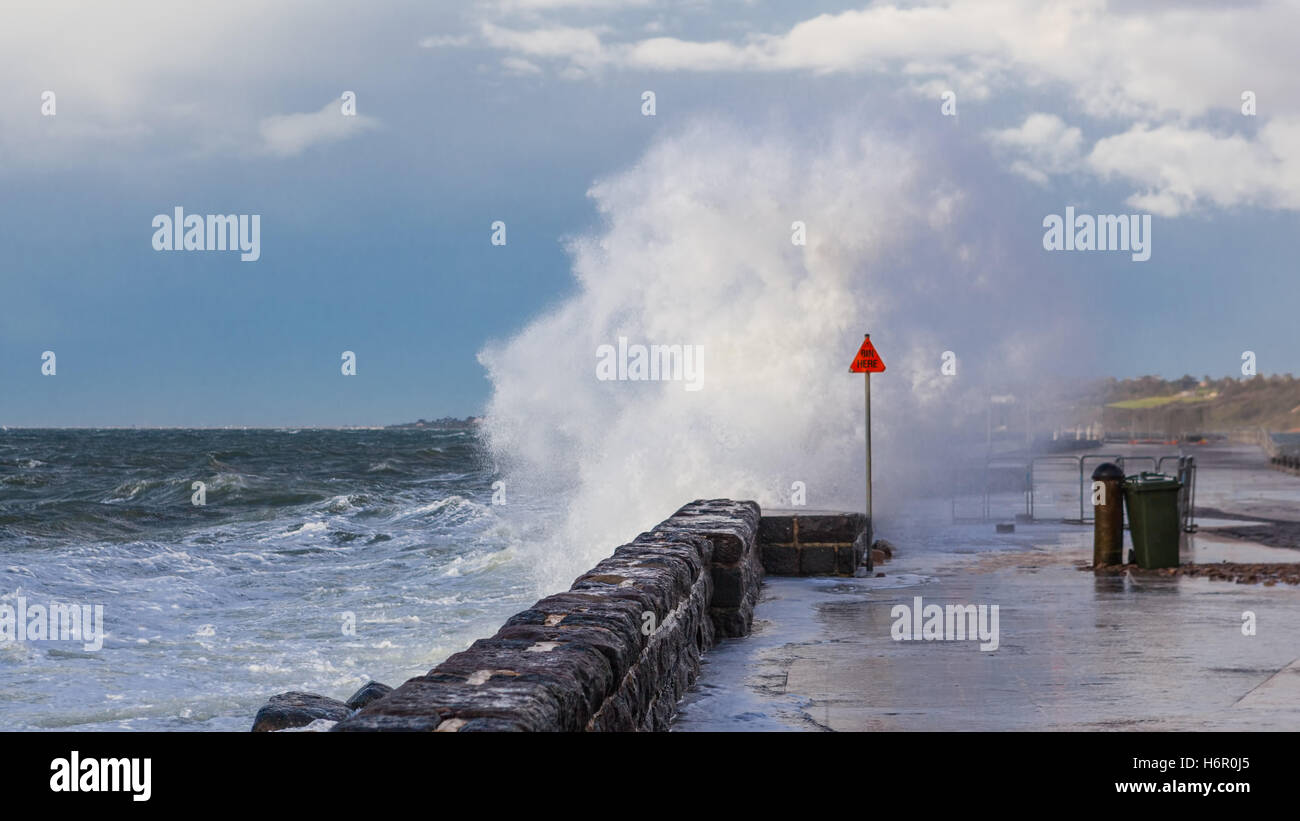Big shore wave hi-res stock photography and images - Alamy