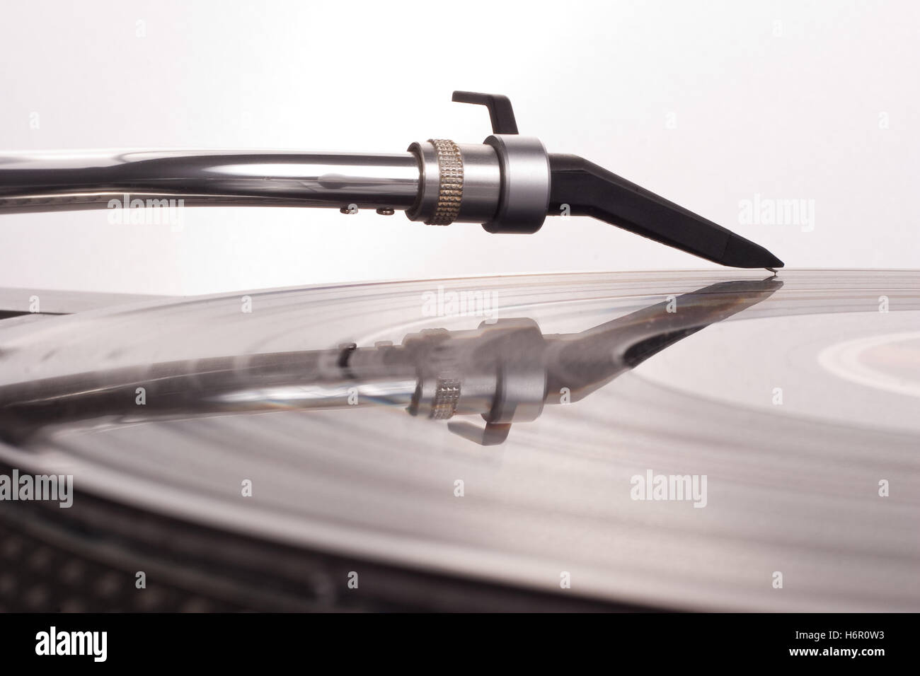 Spinning vinyl plate hi-res stock photography and images - Alamy