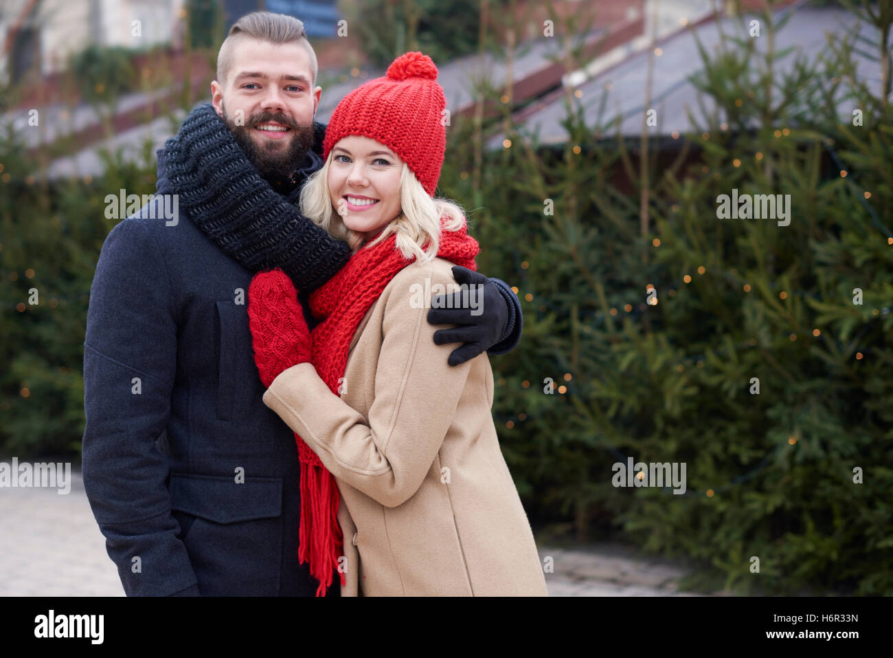 Couple with tree hi-res stock photography and images - Alamy