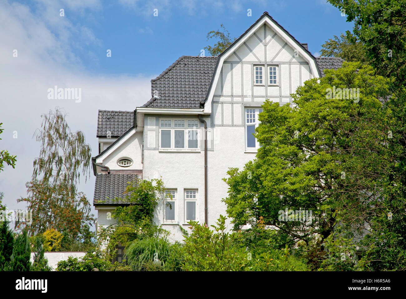 House houses apartment villa hi-res stock photography and images - Alamy