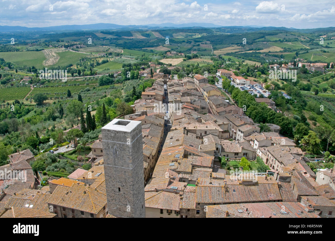 Impressive medieval architecture of San Gimignano in Tuscany, Itlay ...