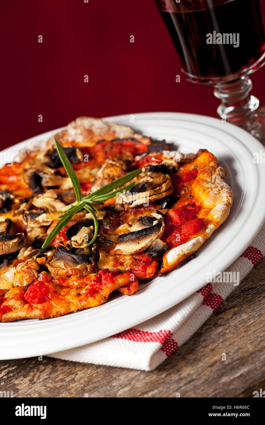 pizza al funghi Stock Photo - Alamy