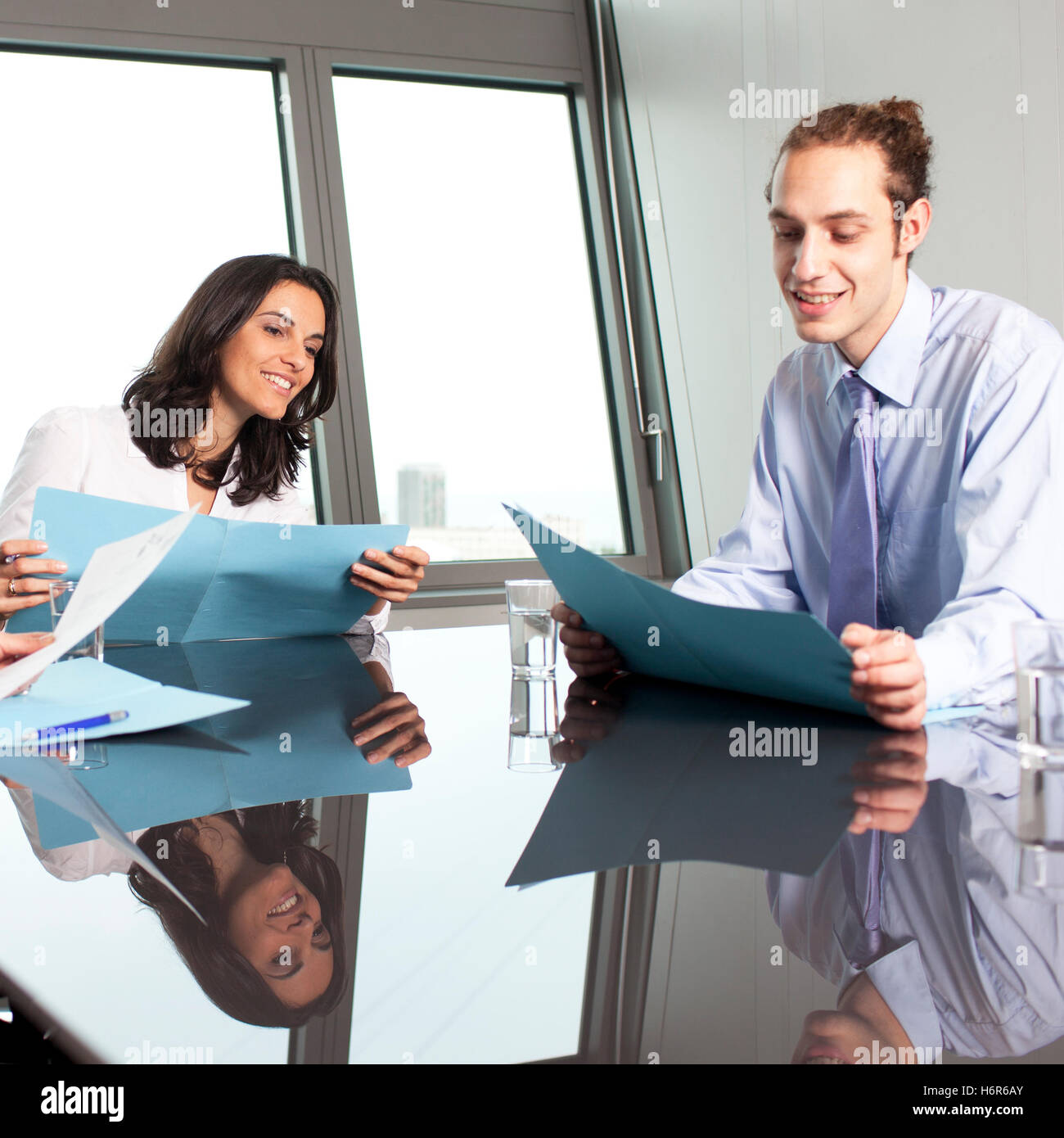 boss with an intern in the beautiful office Stock Photo - Alamy