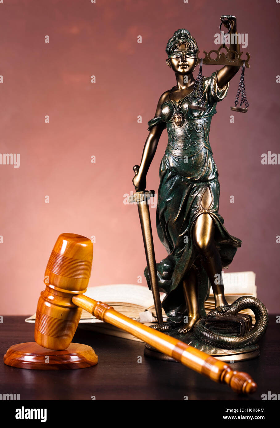 Judge hammer and other hi-res stock photography and images - Alamy