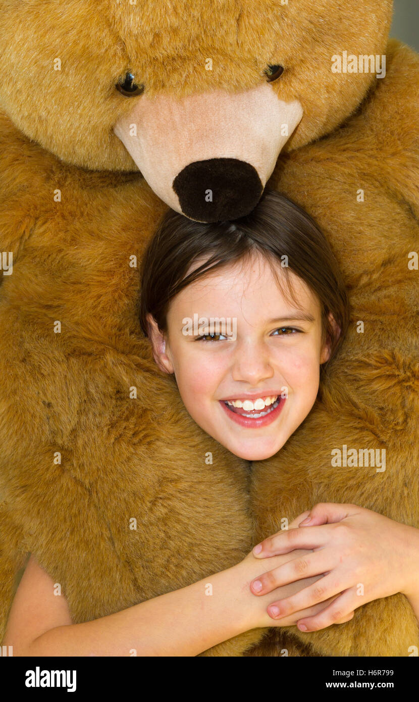little girl with teddy bear Stock Photo - Alamy
