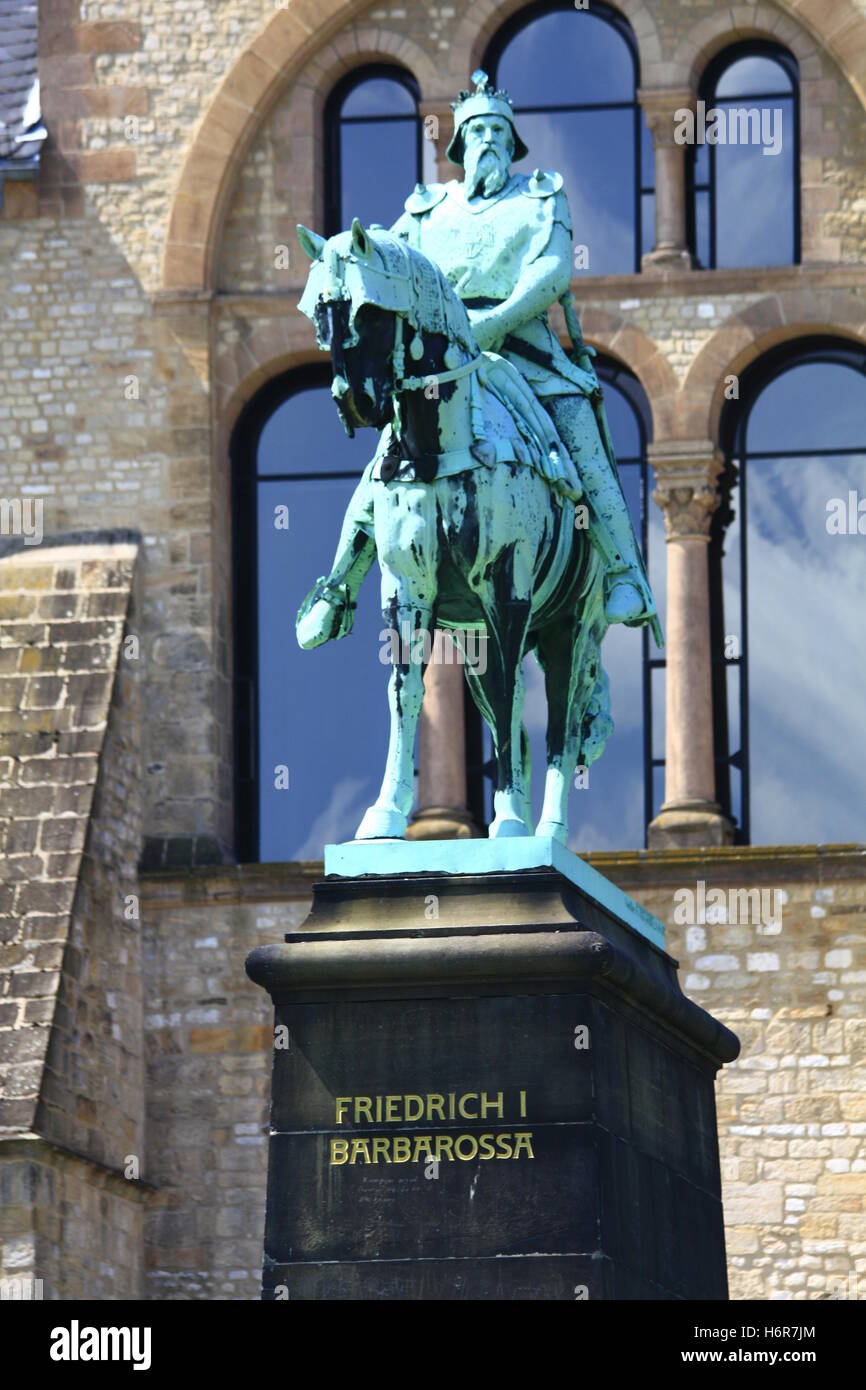 Statues of ruler hi-res stock photography and images - Alamy