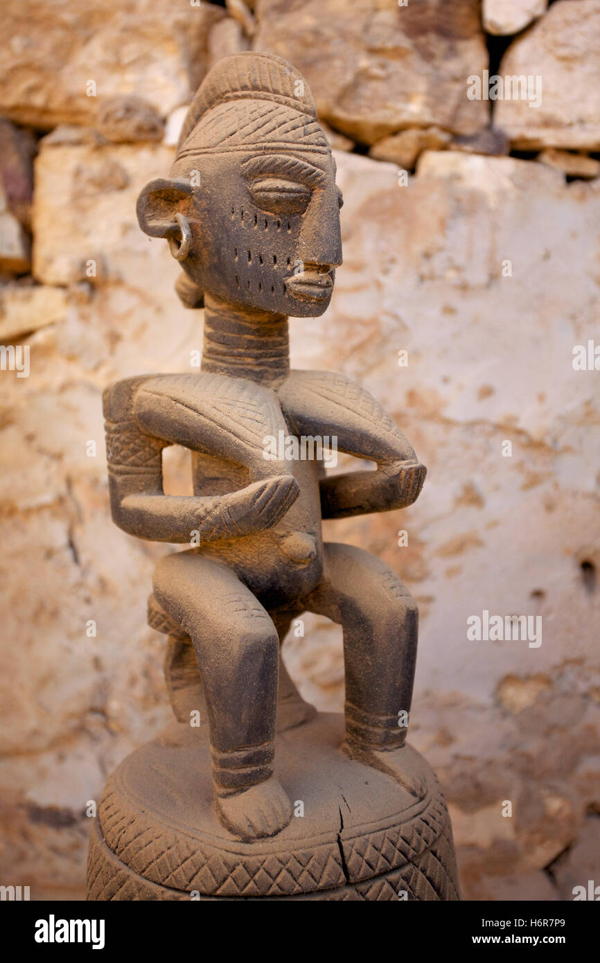 African Wooden Art Statues High Resolution Stock Photography and Images ...