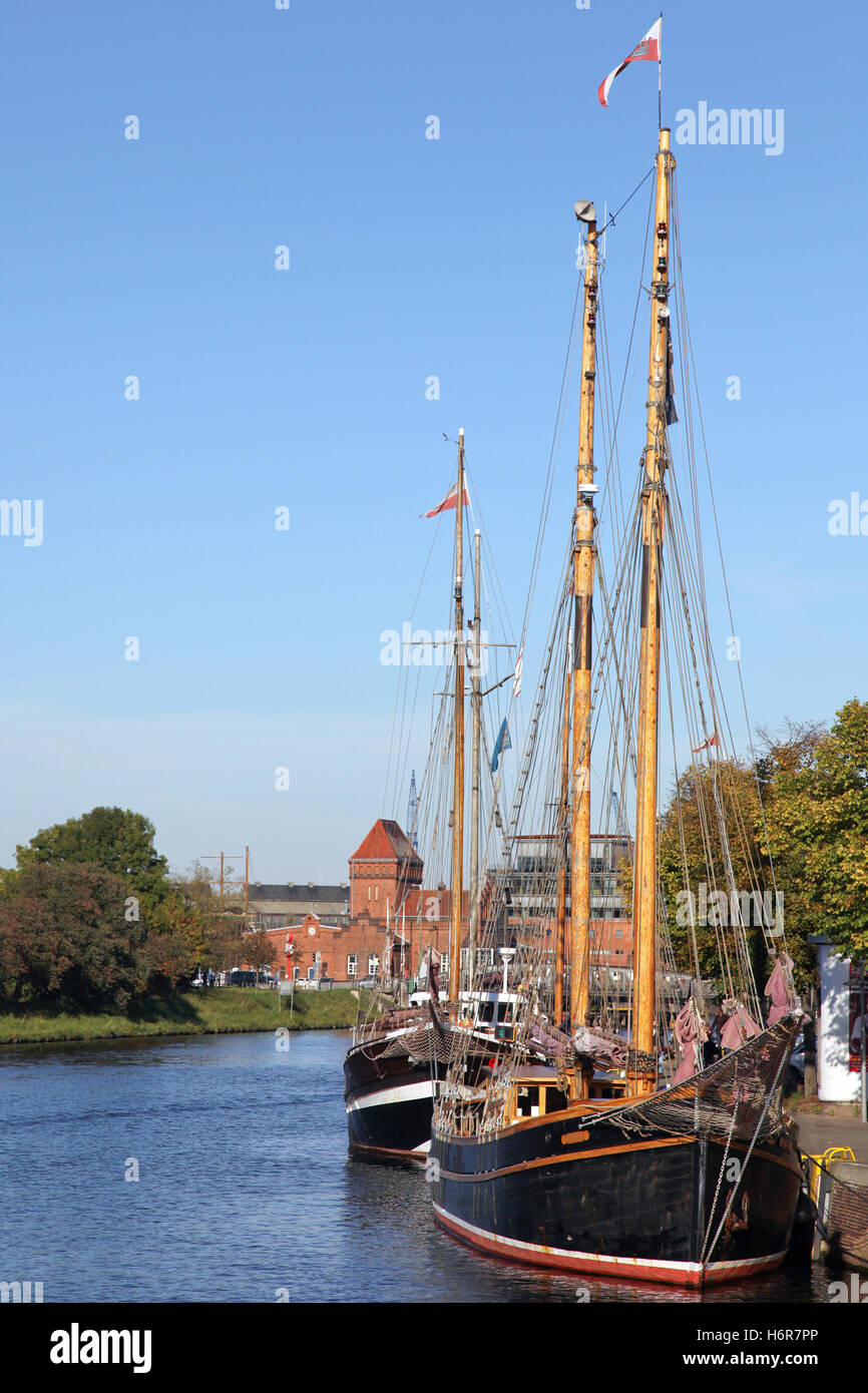 Traditional sailer hi-res stock photography and images - Alamy