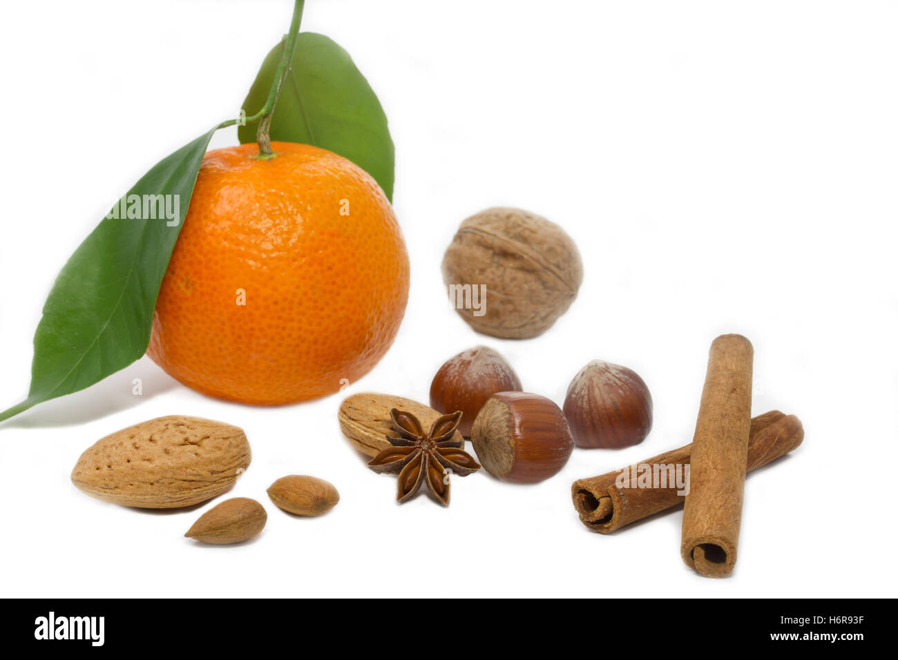 Mandarin nuts cinnamon sticks hi-res stock photography and images - Alamy