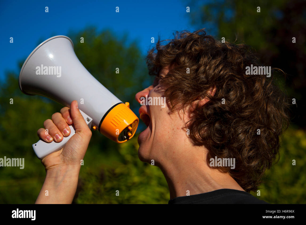 Speaking loudly hi-res stock photography and images - Alamy