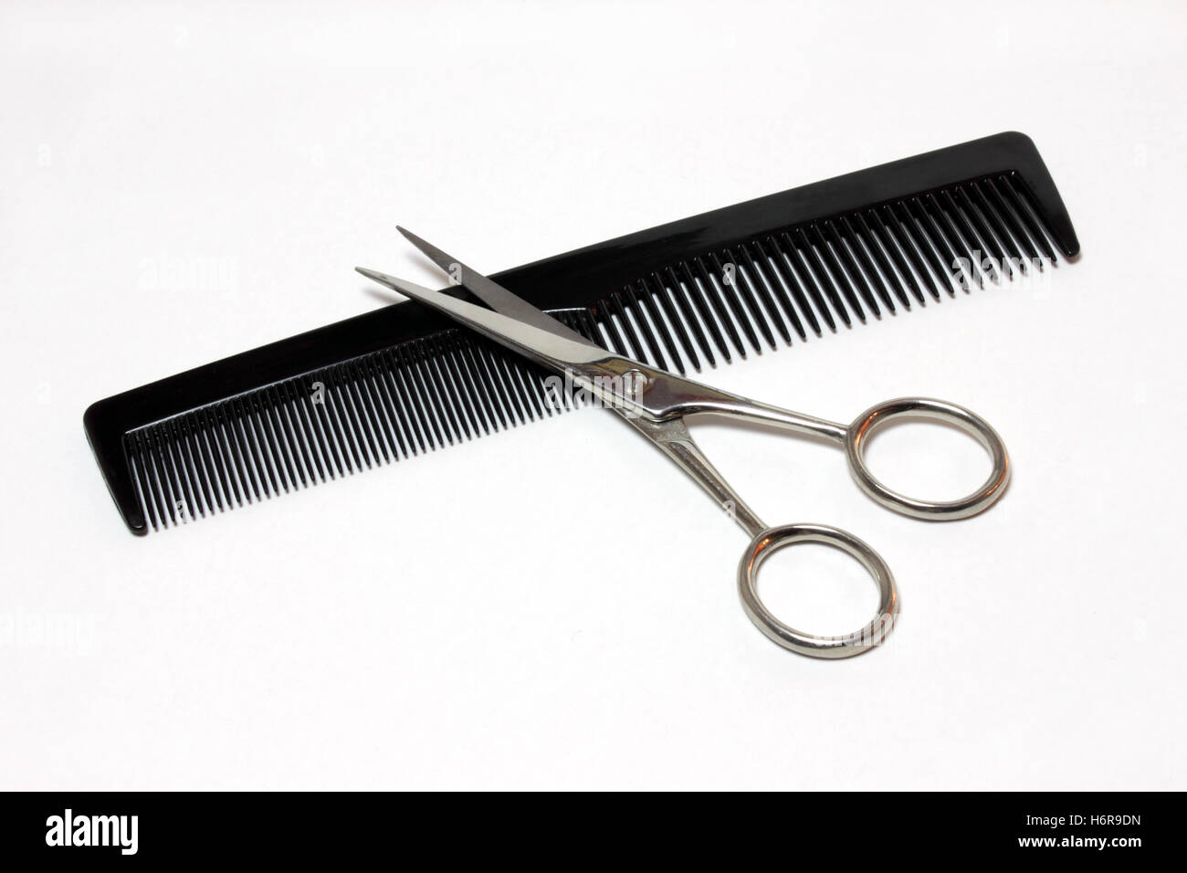 scissors and comb Stock Photo - Alamy