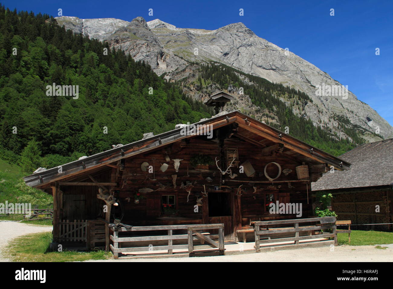 Alp houses hi-res stock photography and images - Alamy