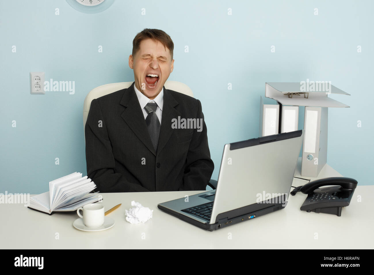 Man yawning desk suit hi-res stock photography and images - Alamy