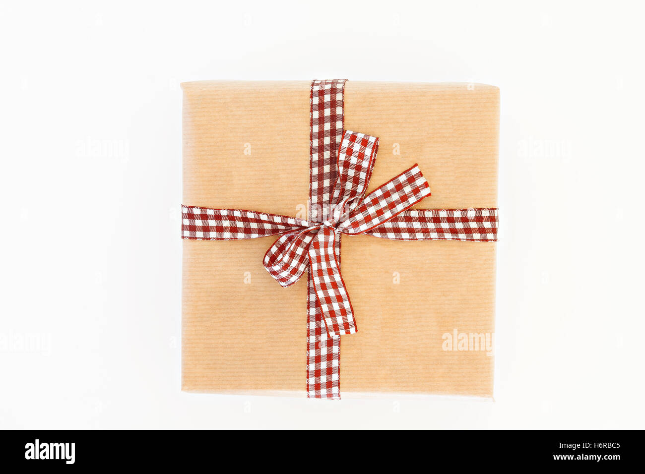 craft gift box with ribbon and bow isolated Stock Photo - Alamy