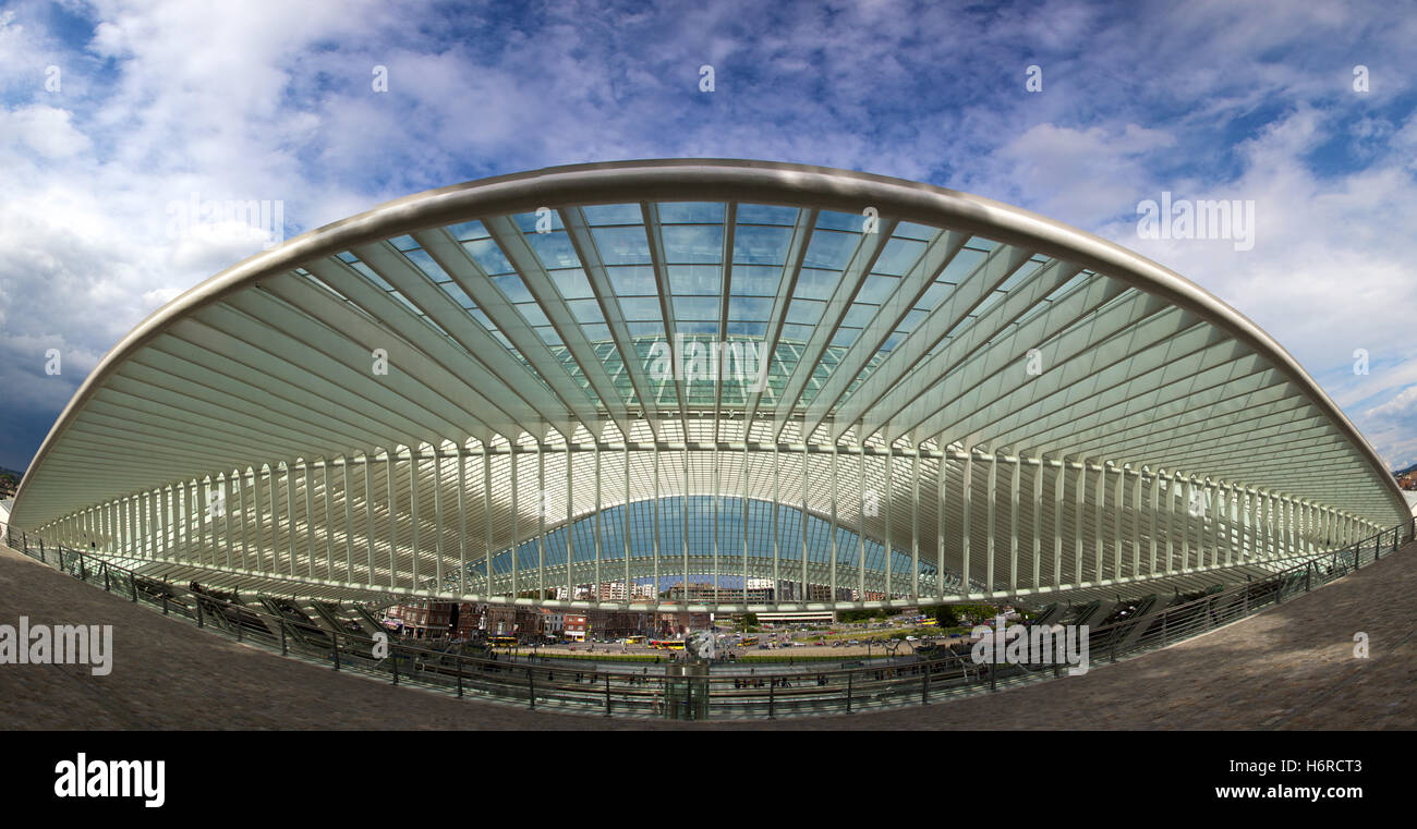 Station exterior with glass ceiling hi-res stock photography and images ...