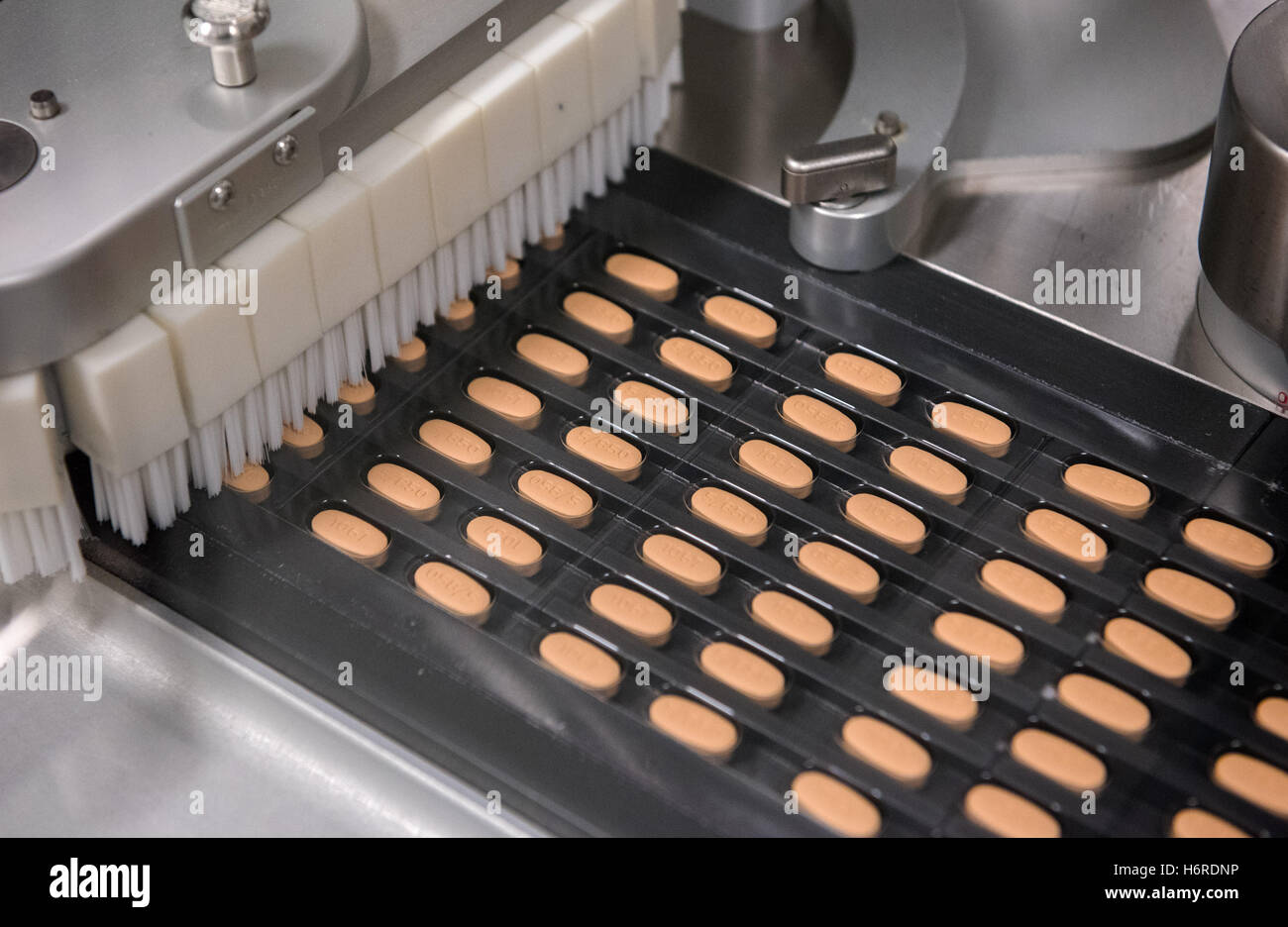 Astrazeneca pills hi-res stock photography and images - Alamy