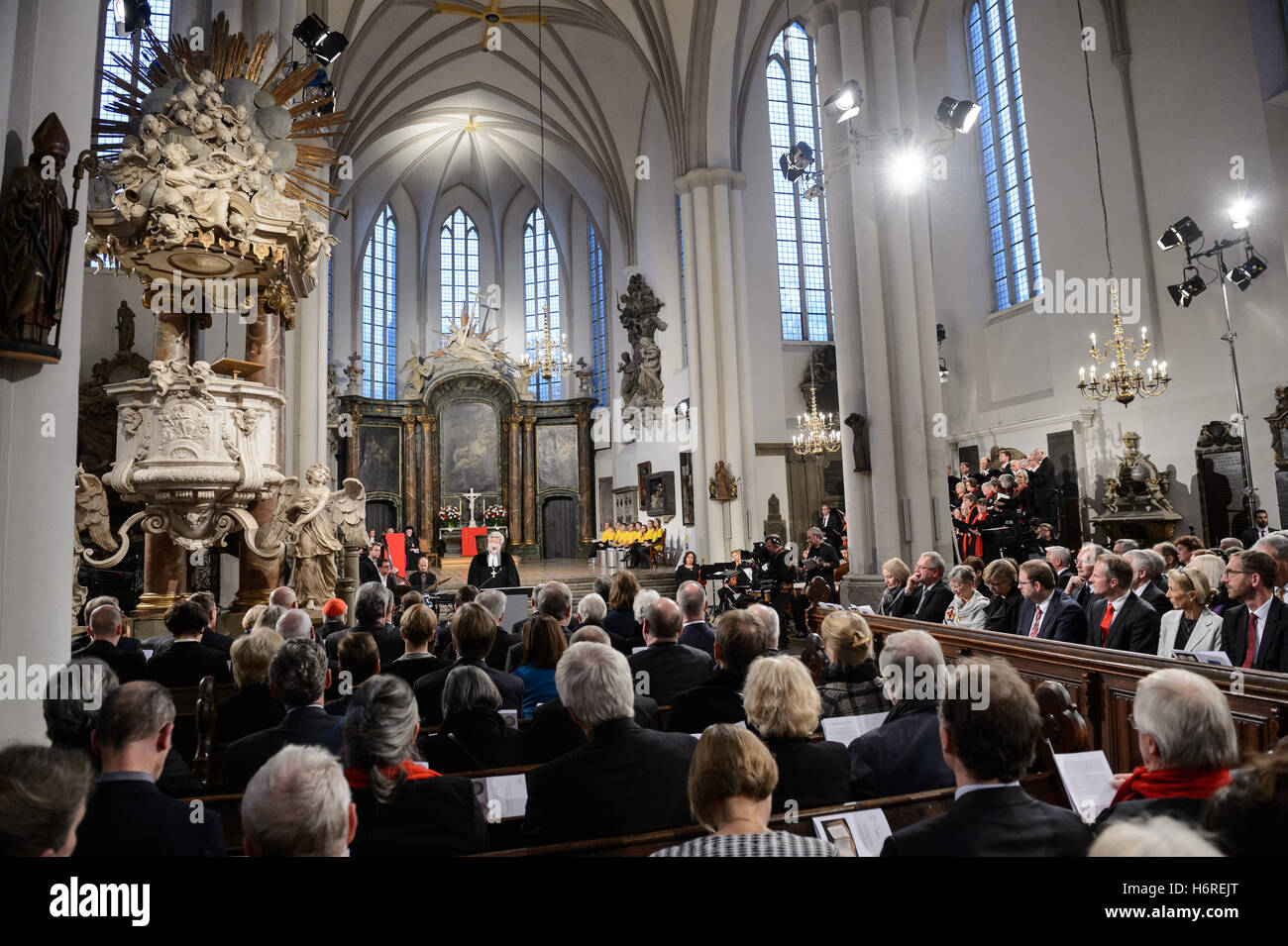 Berlin, Germany. 31st Oct, 2016. View of the festival service held by ...