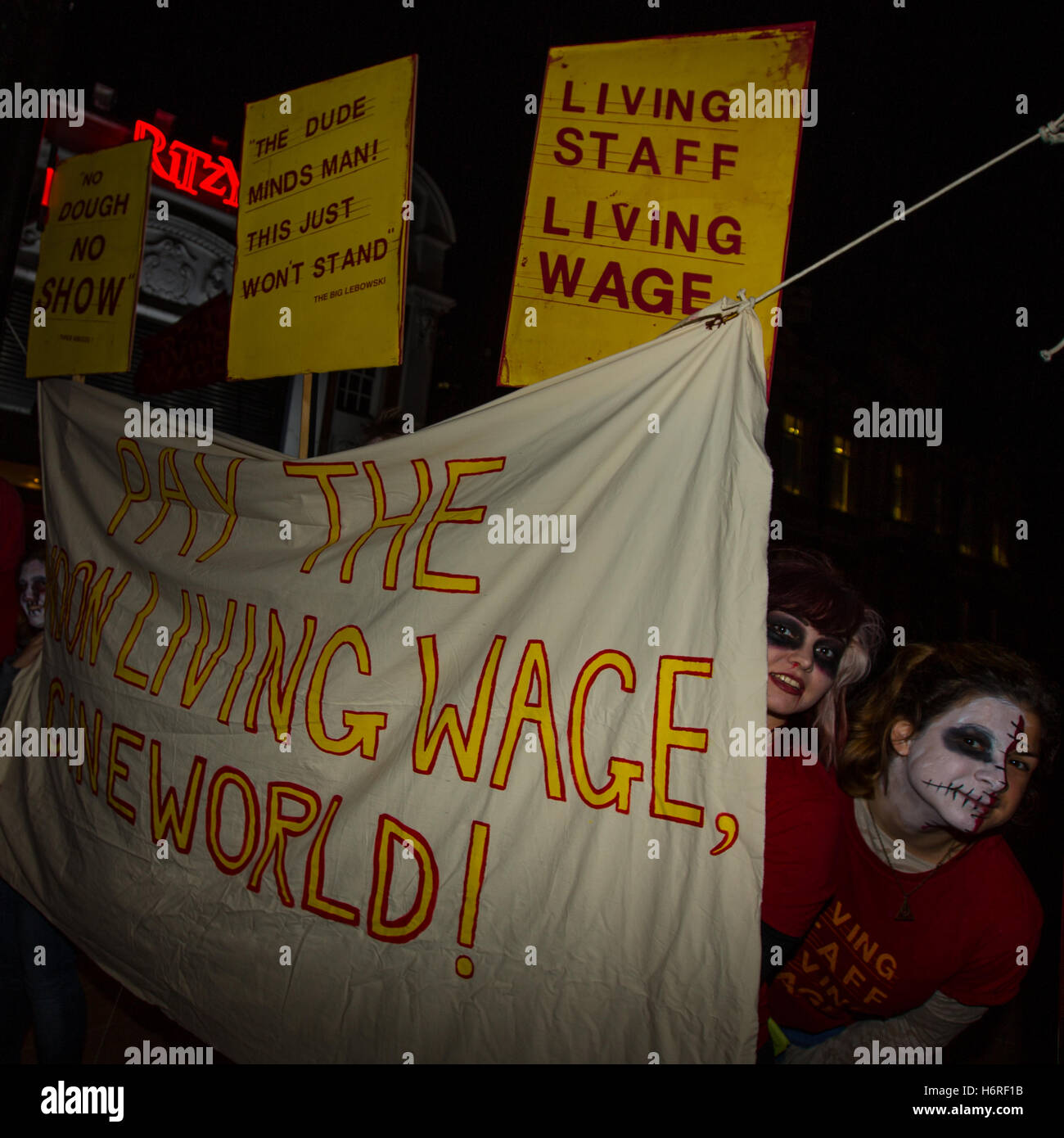 Brixton, London, 31 October, 2016. Striking staff at the Ritzy cinema ...