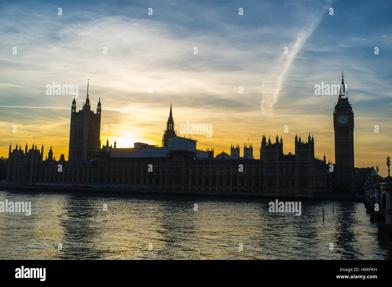 Colourful sunset on London's riverside from Westminster to Blackfriars ...