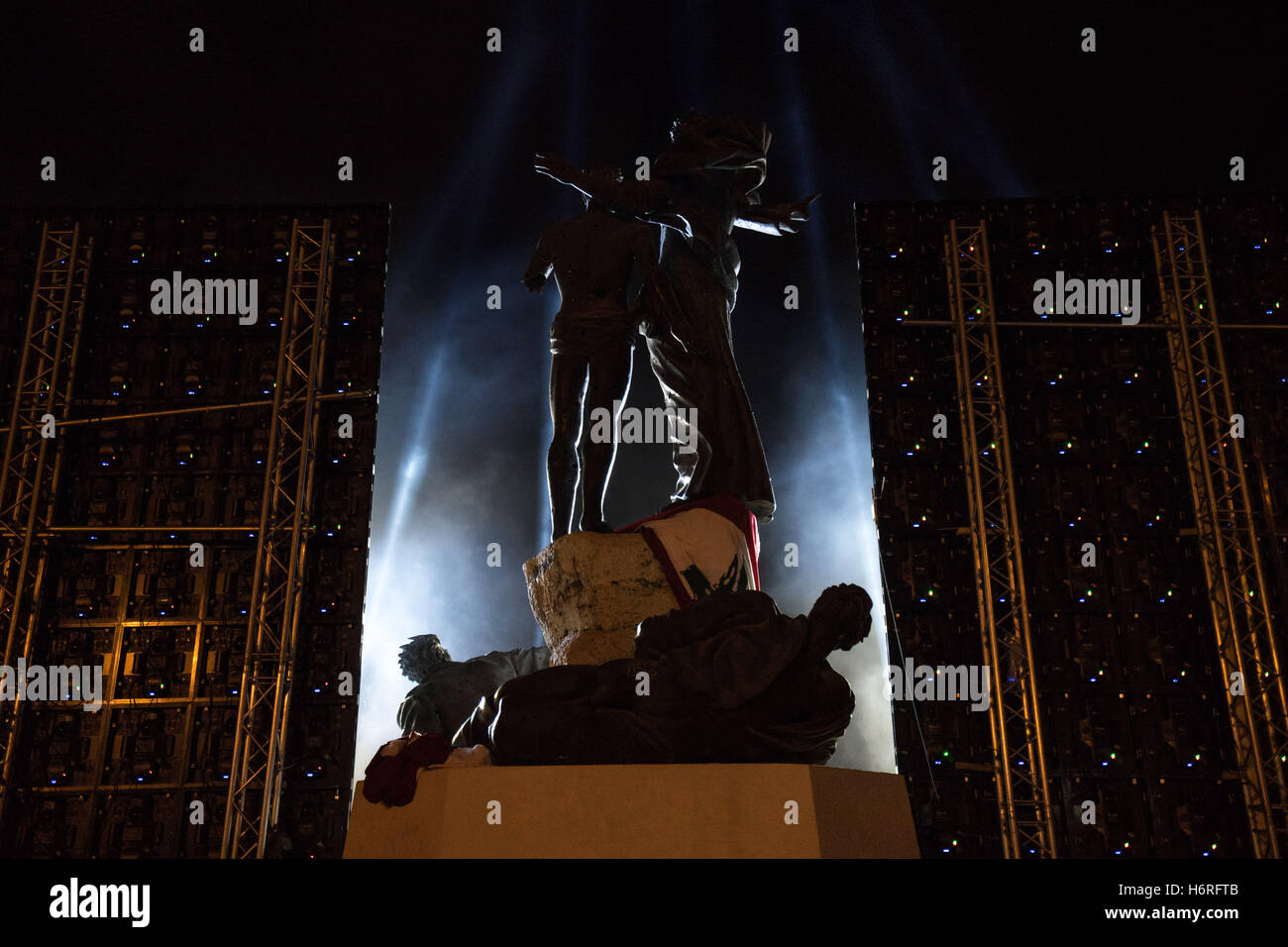 Beirut, Lebanon. 31st Oct, 2016. Martyr's Square statue, riddled with ...