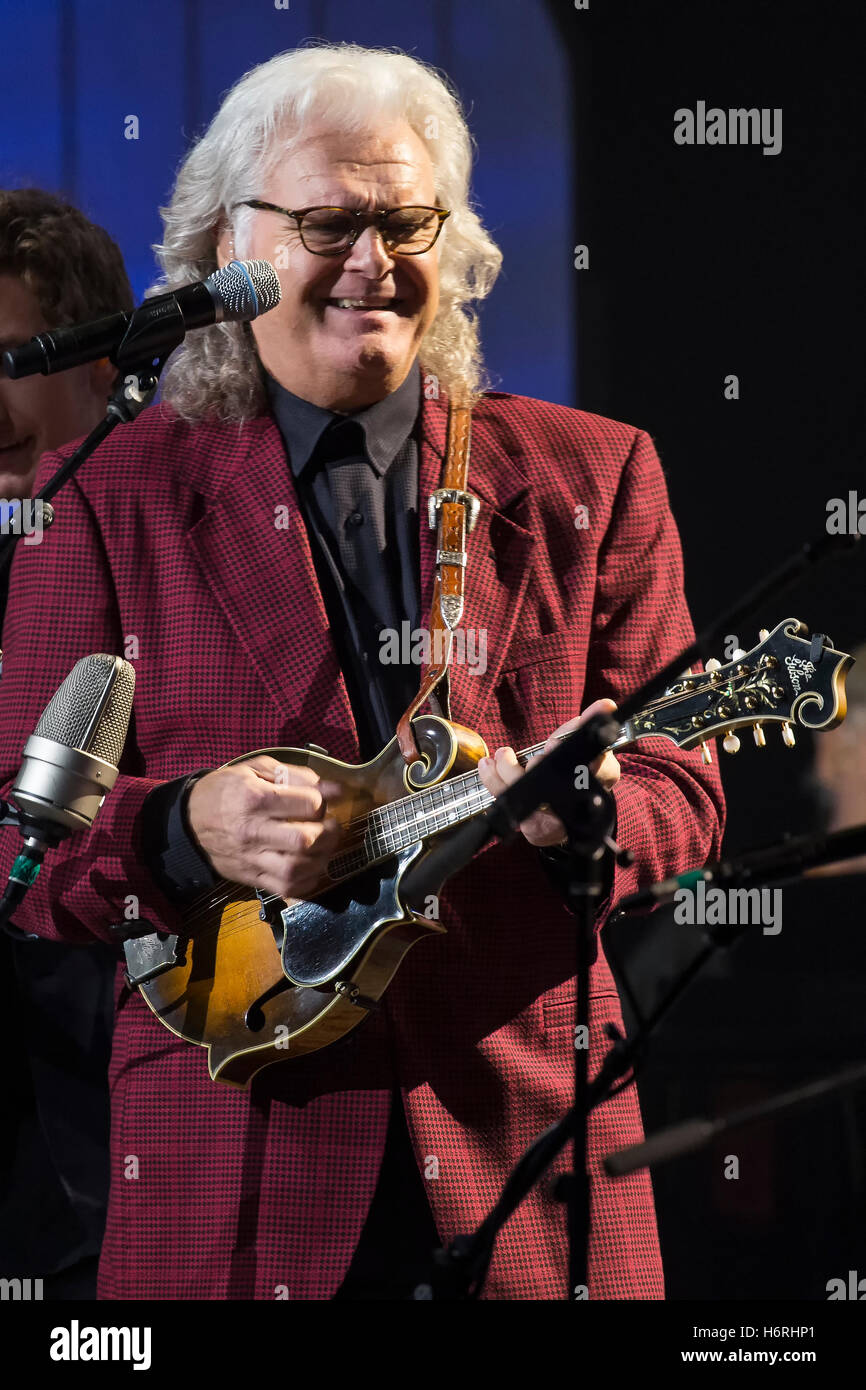 Ricky skaggs in concert hi-res stock photography and images - Alamy