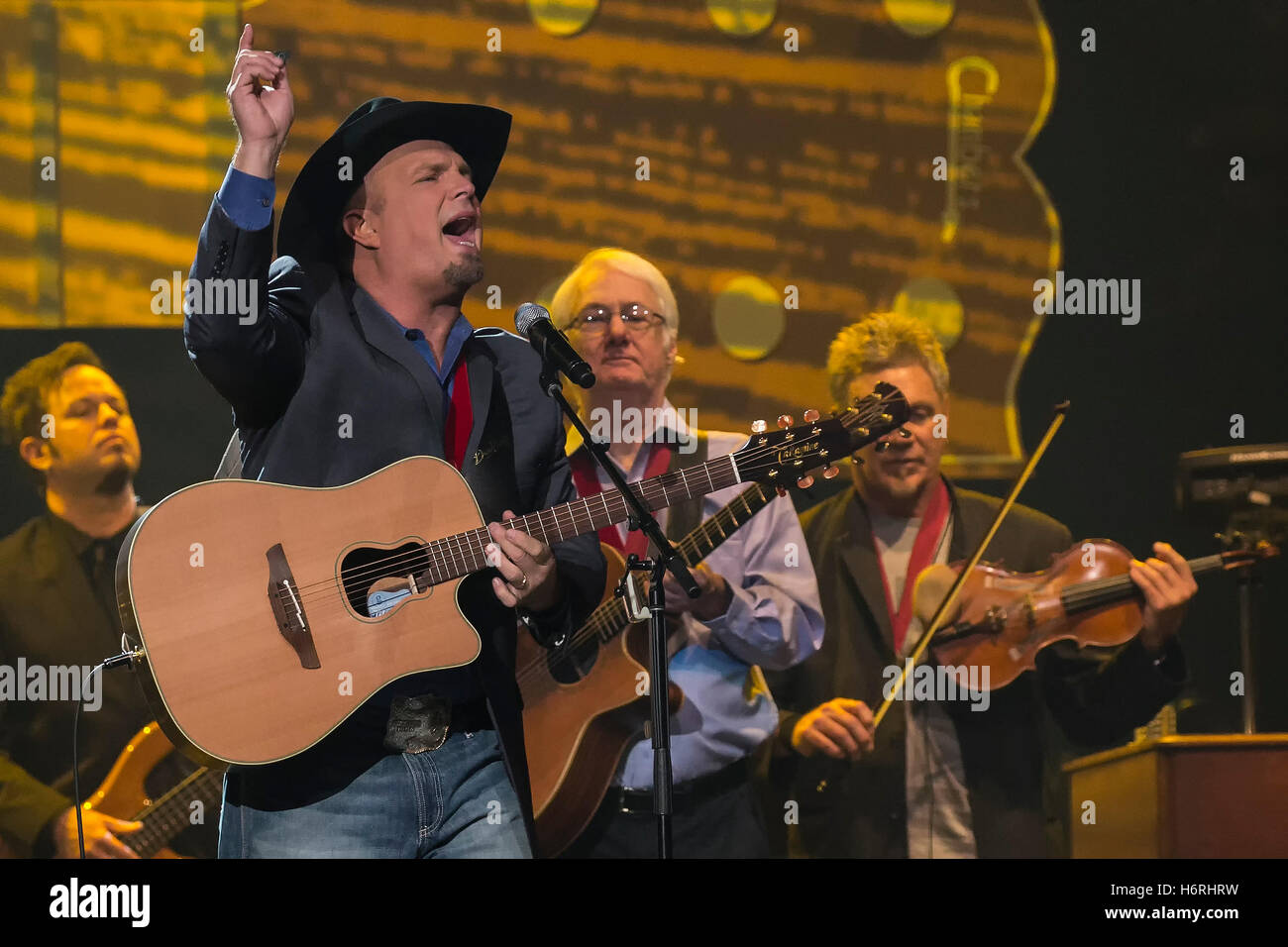 Garth Brooks performs at the 2016 Musician's Hall of Fame Induction ...