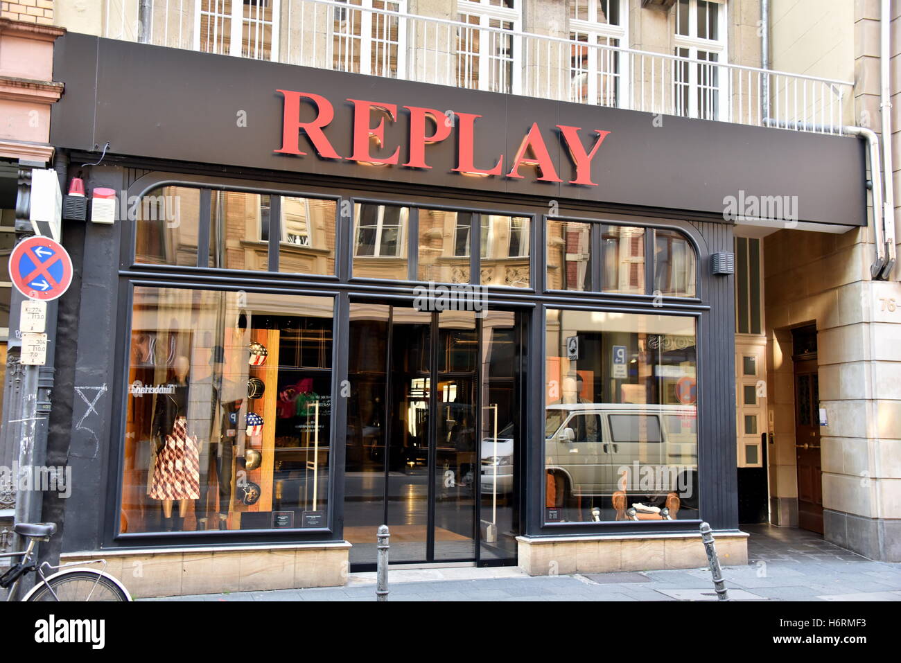 Replay fashion store hi-res stock photography and images - Alamy