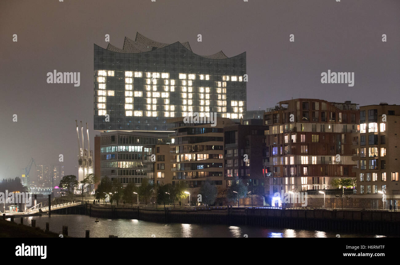 With several illuminated windows, the facade of the Elbphilharmonie ...