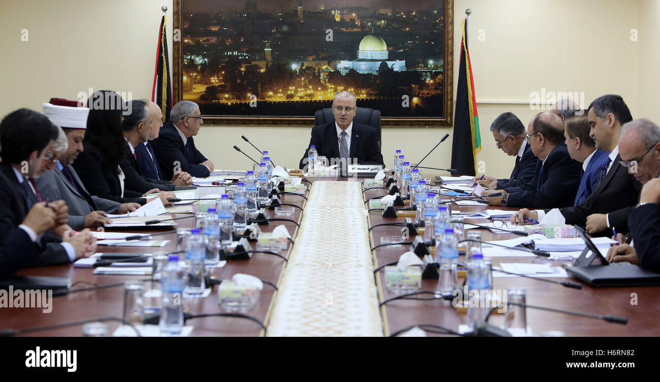 Hebron, West Bank, Palestinian Territory. 1st Nov, 2016. Palestinian ...