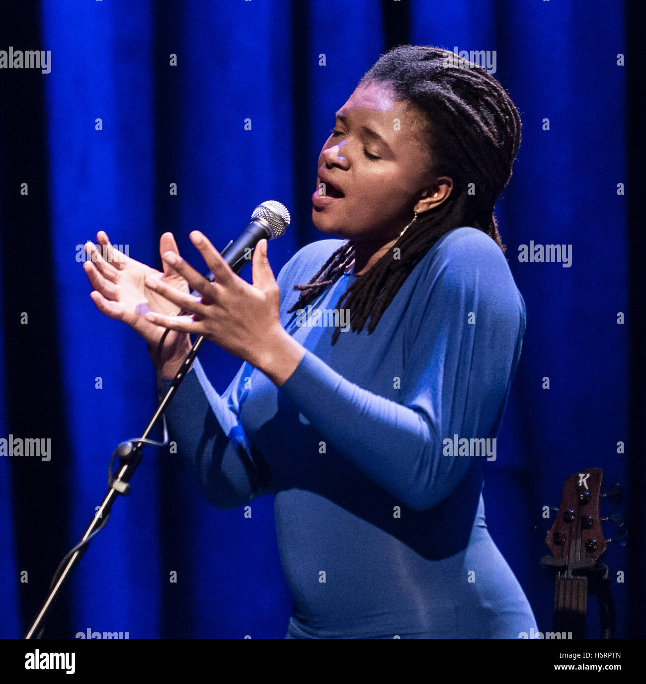 Lizz wright singer hi-res stock photography and images - Alamy