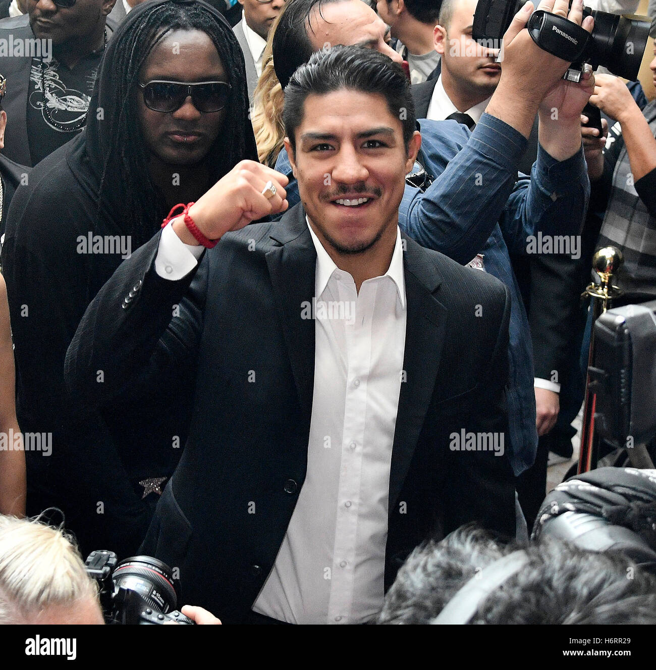 Las Vegas, Nevada, USA. 1st November, 2016. Jessy Vargas arrives in a ...
