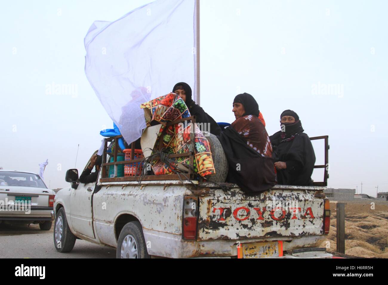 Bazwaia. 1st Nov, 2016. Iraqi people living on the eastern outskirts of ...