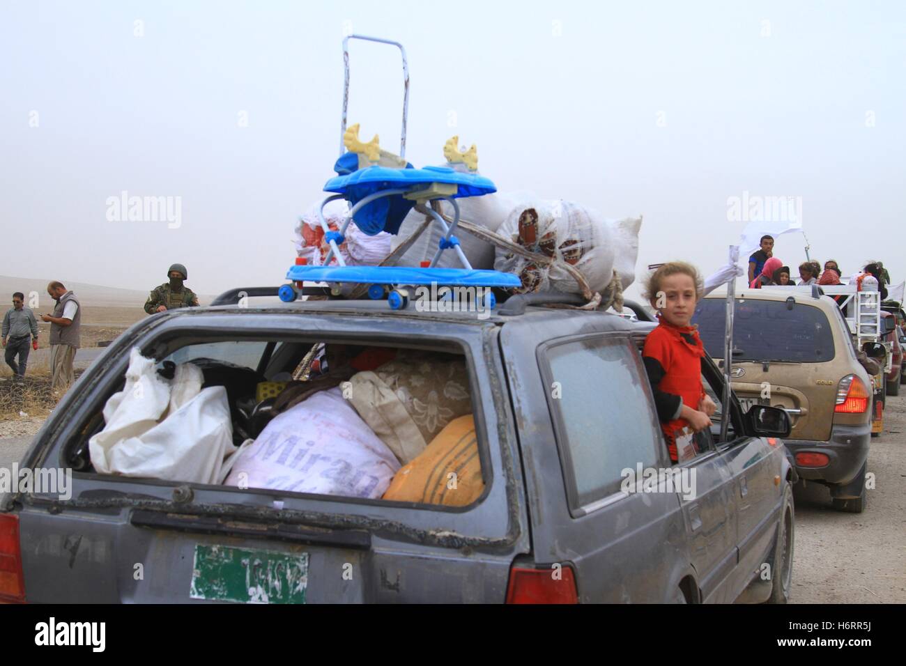 People flee building hi-res stock photography and images - Alamy
