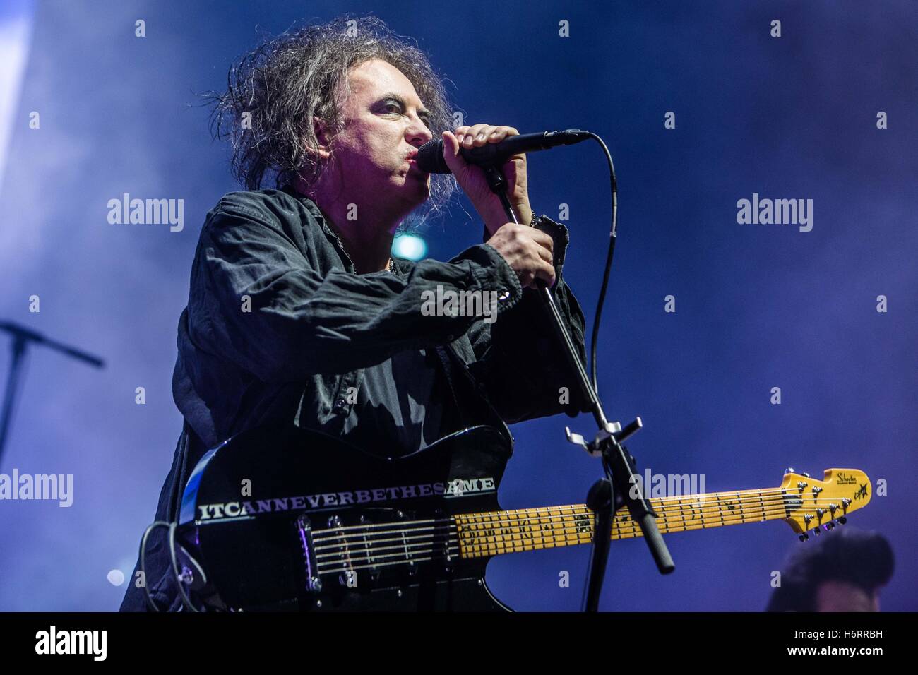 Cure concerto hi-res stock photography and images - Alamy