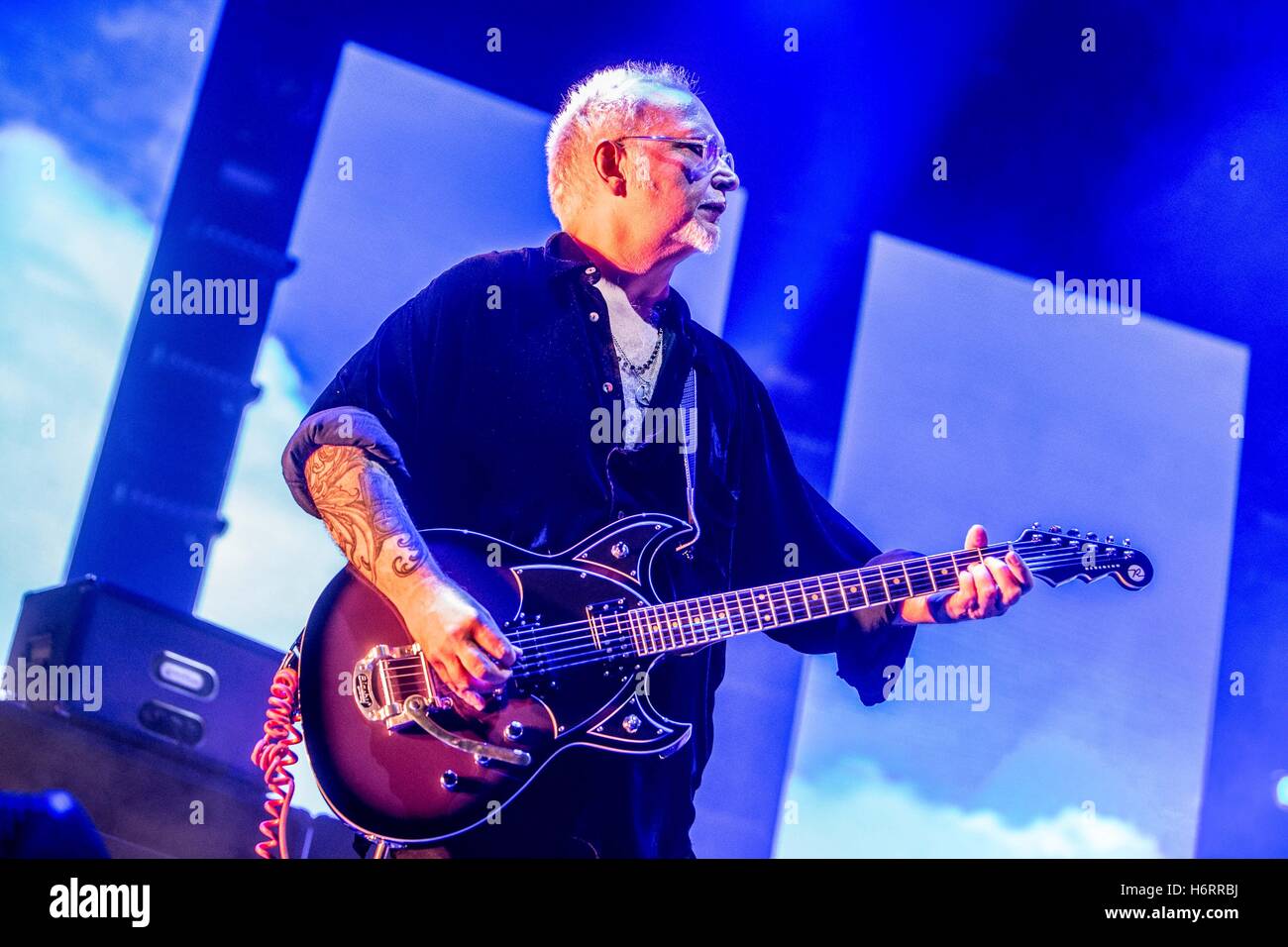 Cure concerto hi-res stock photography and images - Alamy