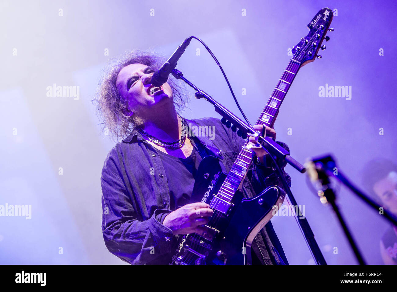 Cure concerto hi-res stock photography and images - Alamy