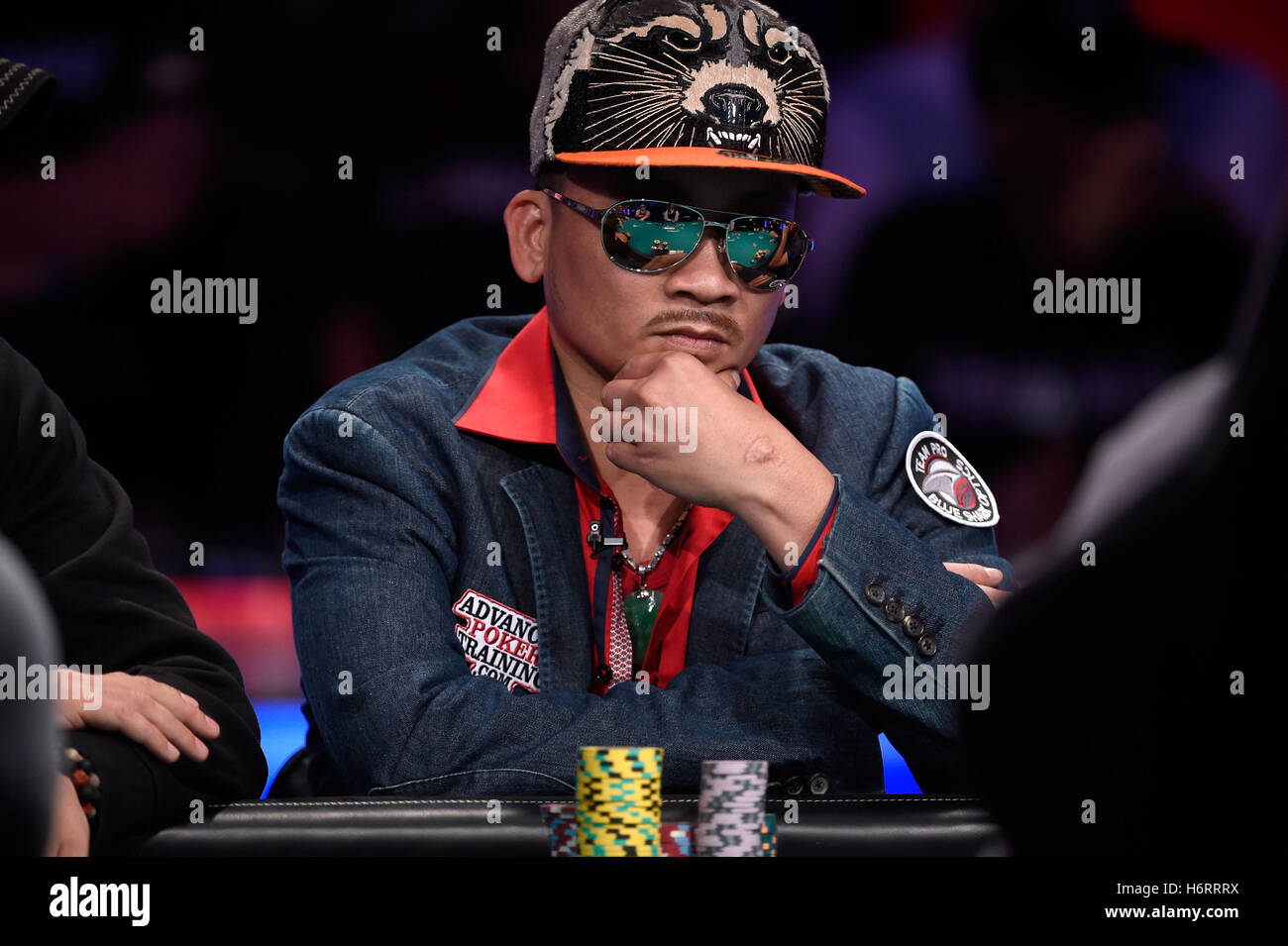 Las Vegas, Nevada, USA. 1st Nov, 2016. Qui Nguyen of Las Vegas competes ...