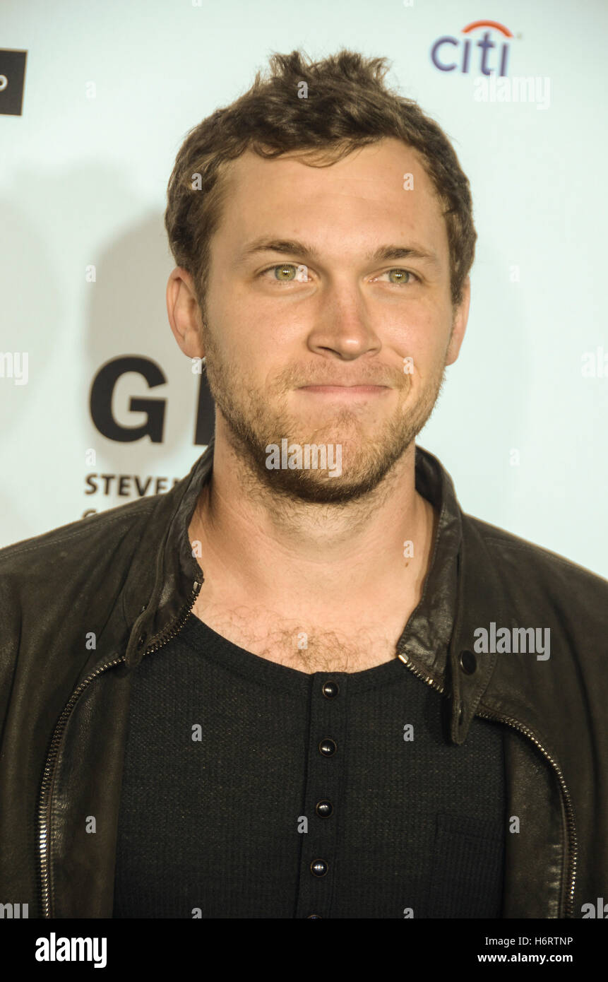 New York, NY, USA. 1st Nov, 2016. Singer Phillip Phillips attends the ...