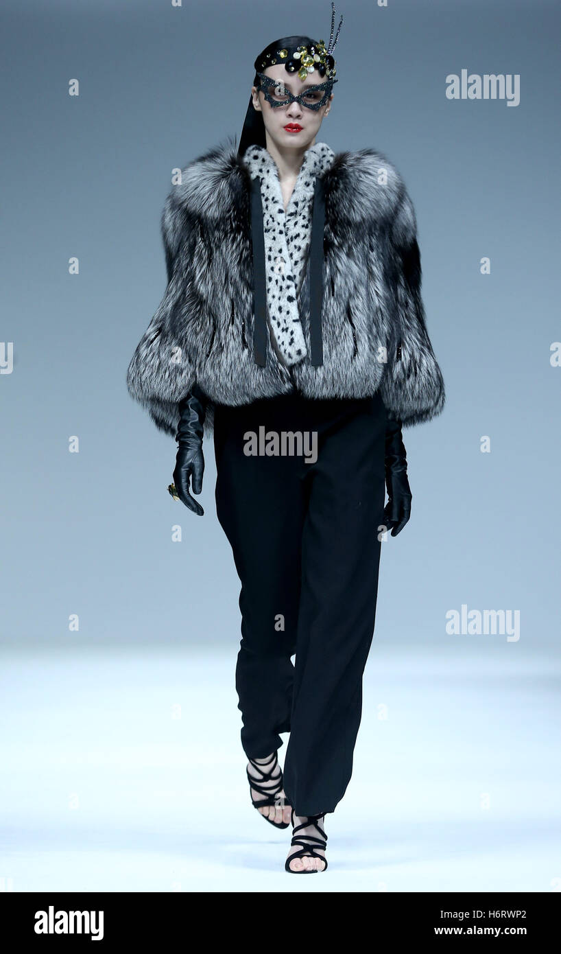 Beijing, China. 1st Nov, 2016. A model presents a creation of Saga Furs ...