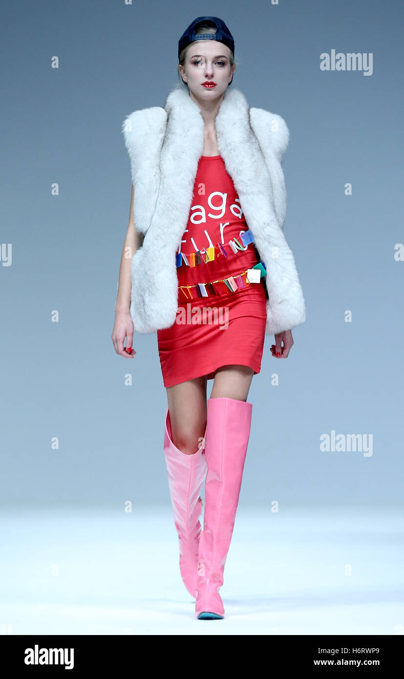 Beijing, China. 1st Nov, 2016. A model presents a creation of Saga Furs ...