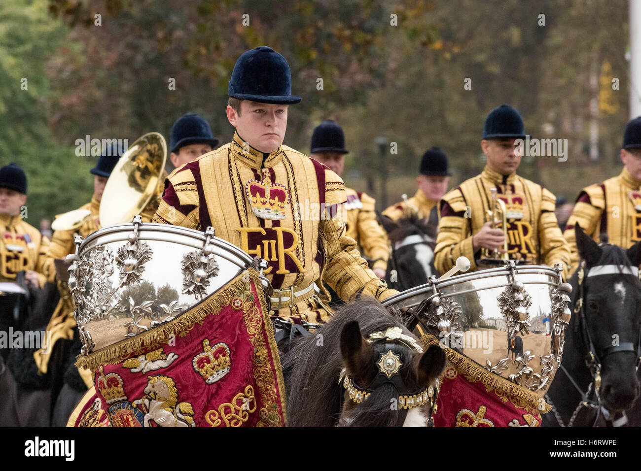 Mounted band of the household cavalry hi-res stock photography and ...