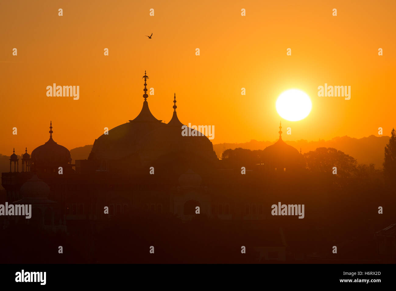 Sunrise over the Sikh temple in Gravesend, Kent Stock Photo - Alamy
