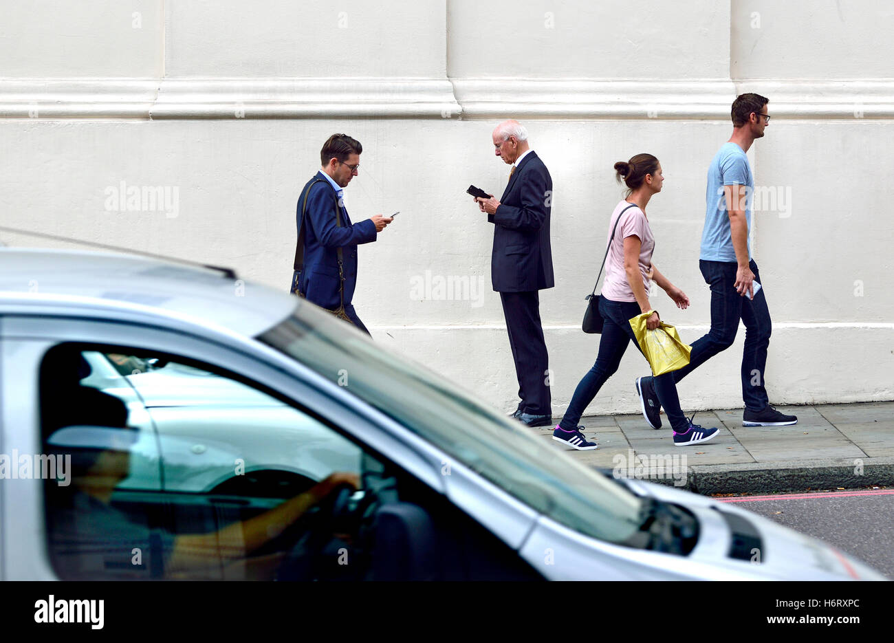 London, England,UK. People using mobile phones, at Hyde Park Corner ...