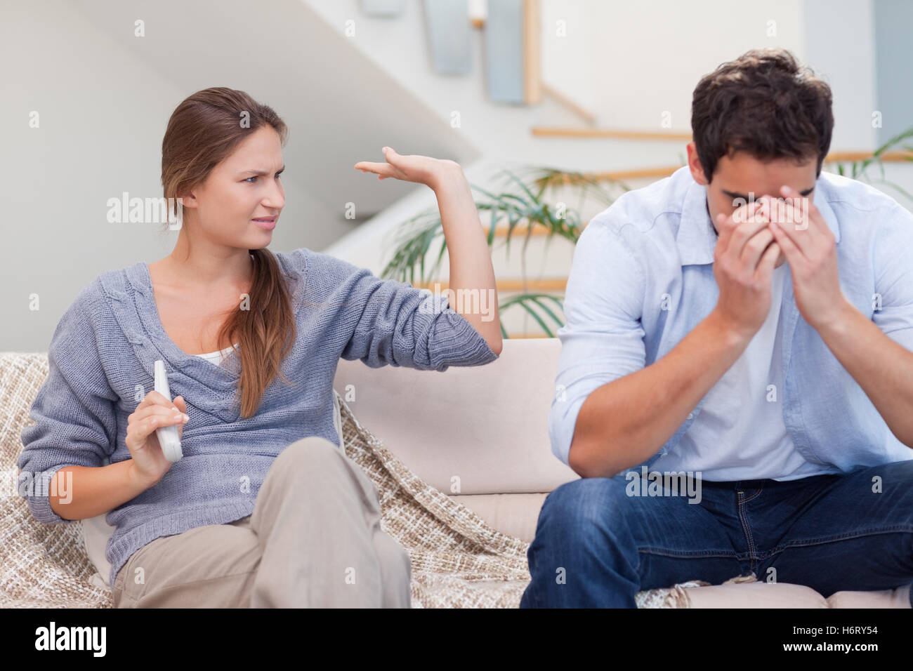 Couple arguing home tv hi-res stock photography and images - Alamy