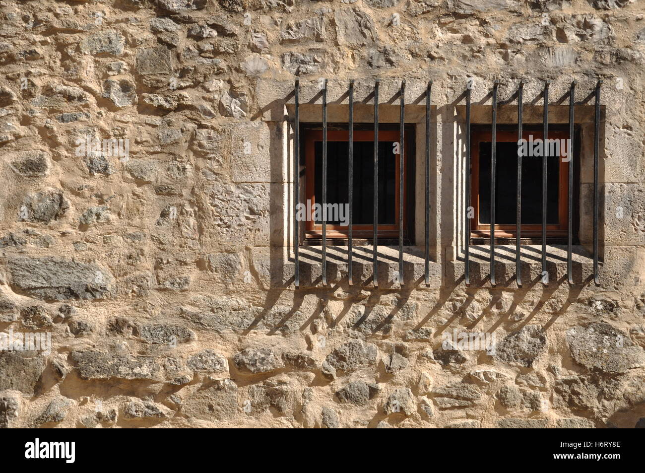 Medieval jail window hi-res stock photography and images - Alamy