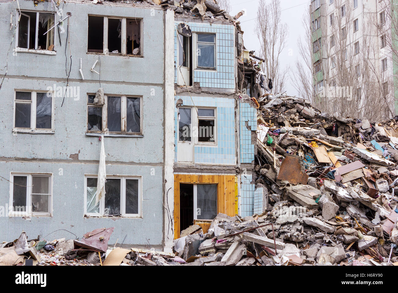 Demolition of buildings in urban environments. House in ruins Stock ...