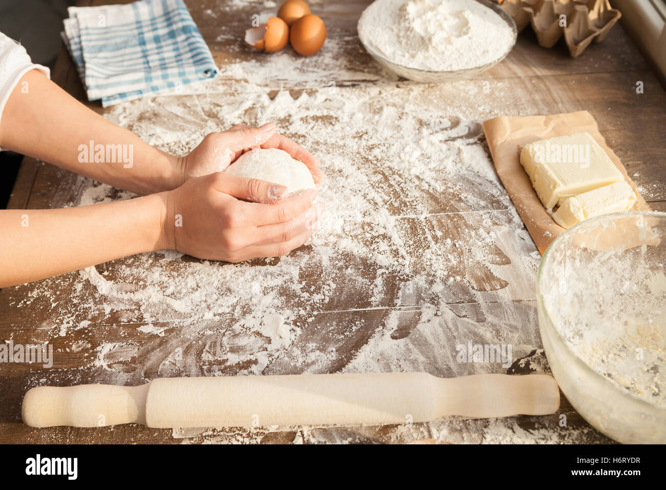 Cooker is making dough Stock Photo - Alamy