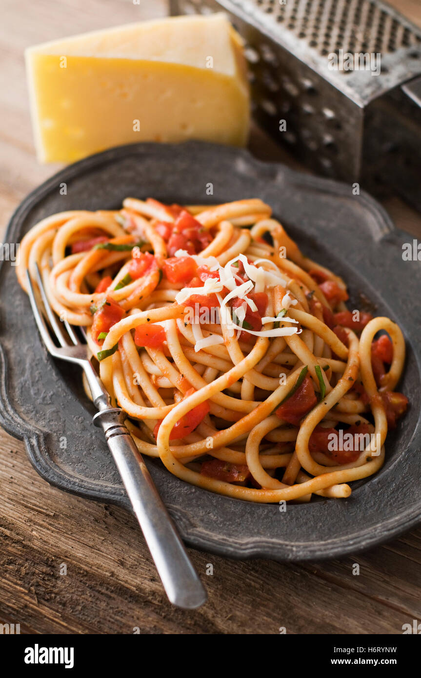 plate spaghetti sauce food dish meal cheese pasta tomato healthy ...