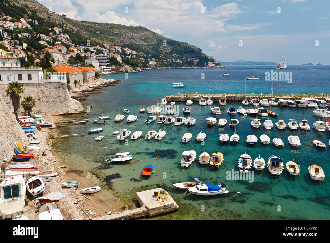 Sailing ship lookout hi-res stock photography and images - Alamy