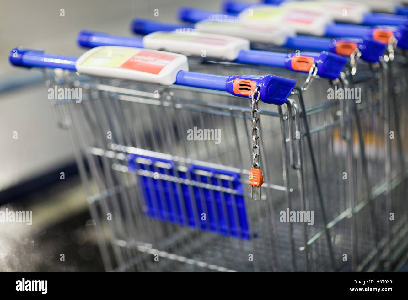 Red retail trolley hi-res stock photography and images - Alamy